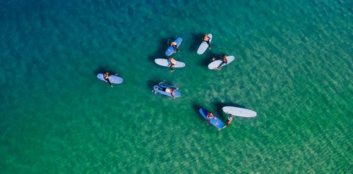 Surfen lernen - die ersten Schritte: Wellenreiten.de